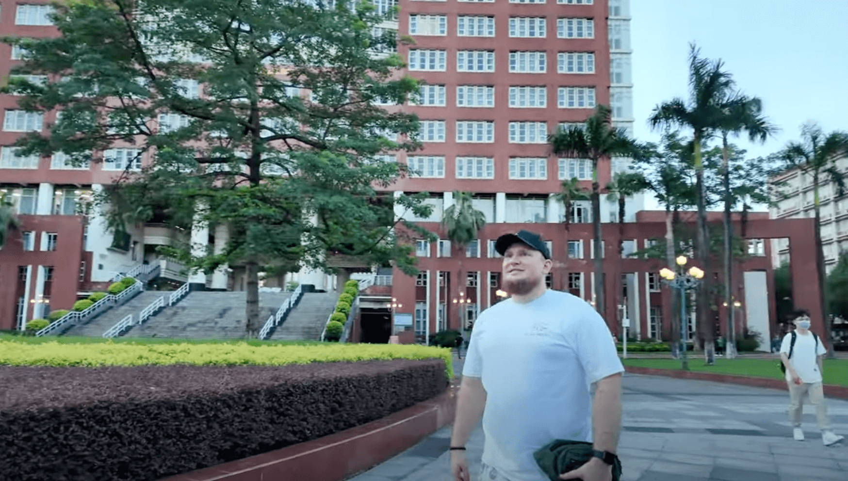 Very Venture China Episode 6: Dennis Richard Exploring Chinese Culture ...